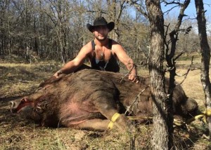 Hunters bag, tie 790-pound "BoarZilla" hog - The Flash Today Erath County